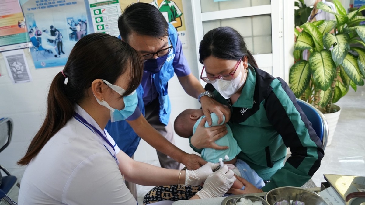 World Immunization Week: WHO and UNICEF encouraging efforts in Viet Nam ...